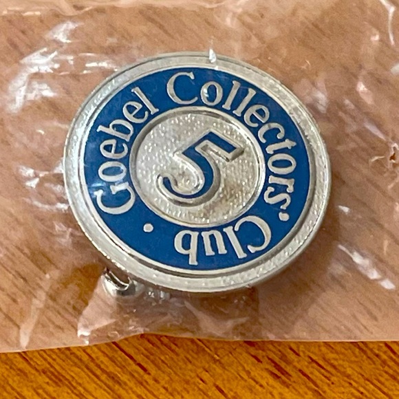 Goebel | Jewelry | Vintage 5 Year Goebel Collectors Club Lapel Pin ...